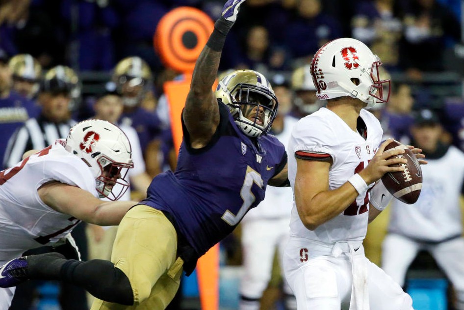 No. 4 Huskies' star LB Joe Mathis to undergo foot surgery, out for season