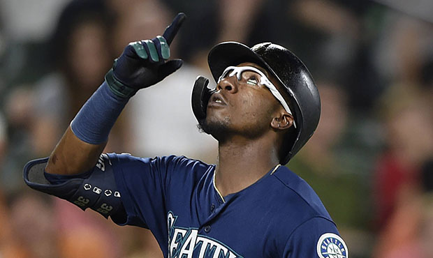 Mariners' Shed Long Jr. -- yes, Jr. -- explains why he's added to his name