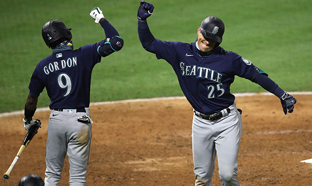 Mariners place Dylan Moore on IL with wrist sprain, recall Jake Fraley