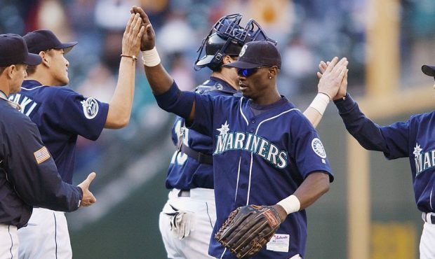 Remembering the 2001 Mariners: Mike Cameron does the impossible