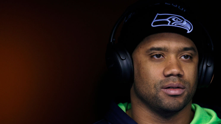 Tim Hasselbeck explains why he thinks Seahawks may move Wilson