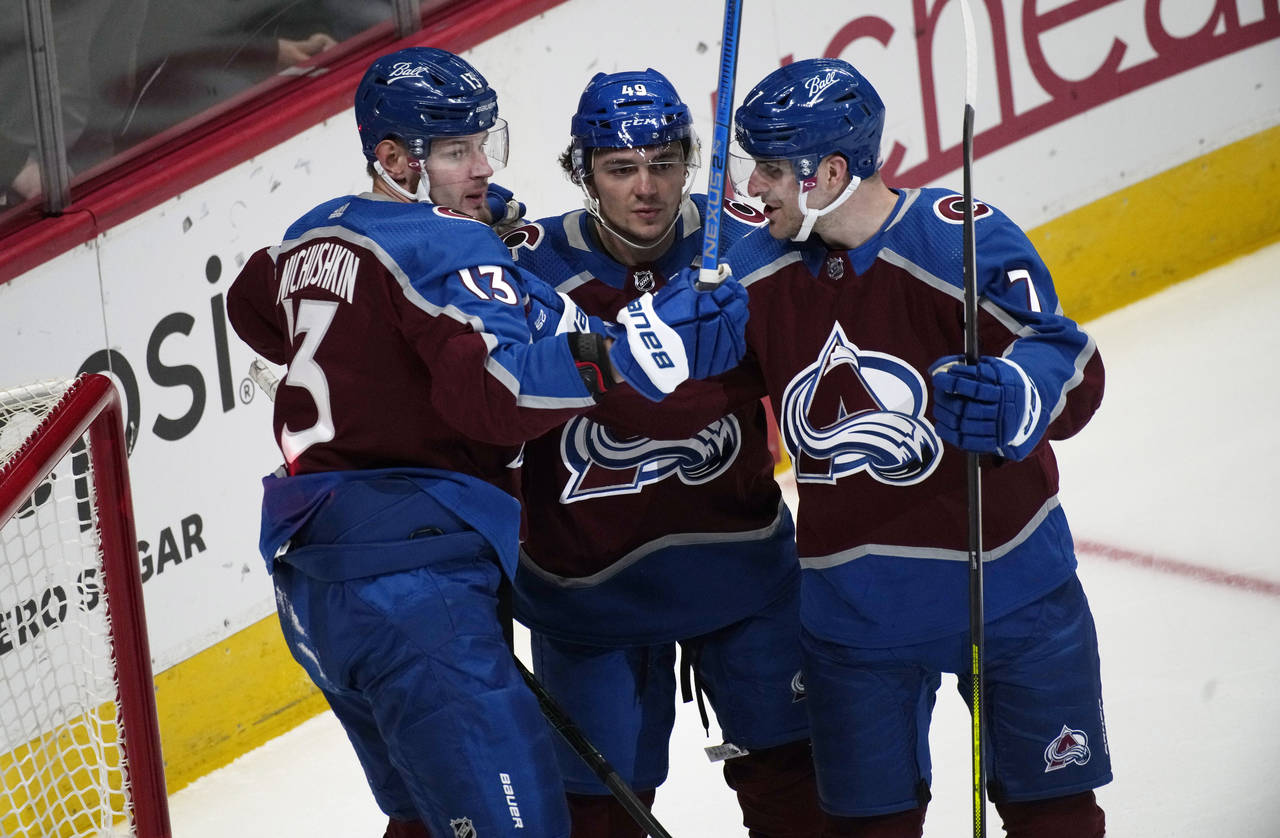 Nichushkin scores, MacKinnon-less Avs rout Canucks 7-1