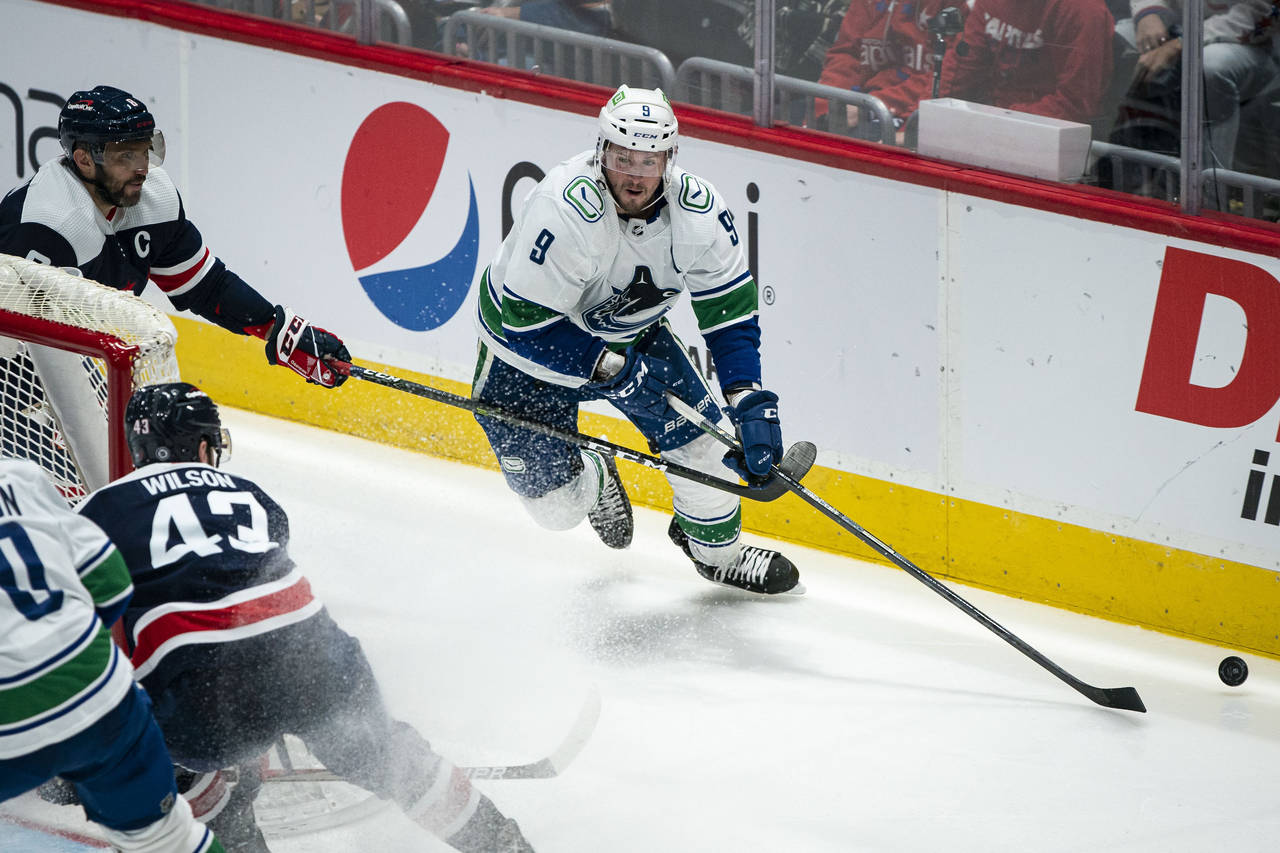 Pettersson scores twice, Canucks beat Capitals to snap skid