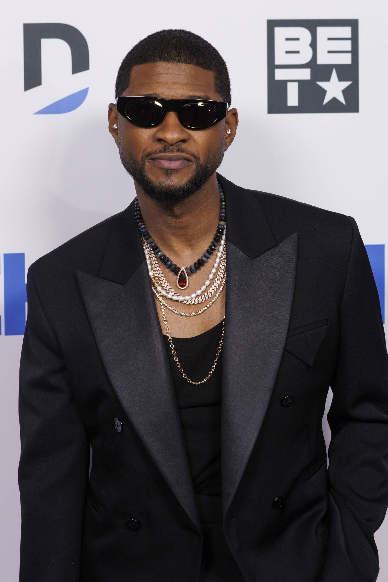 Usher performs classic hits at star-studded Chairman's Party