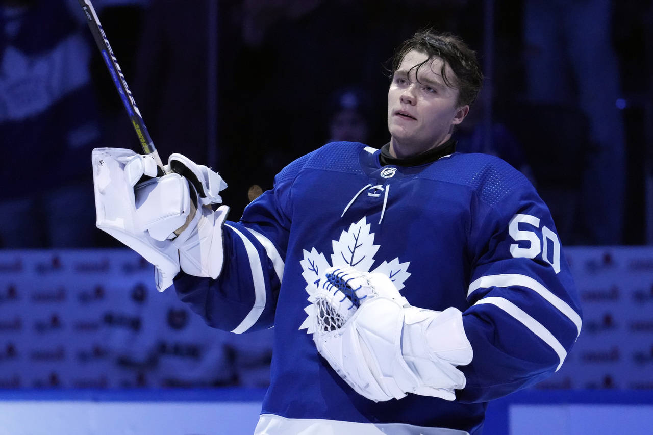 Kallgren gets shutout in 1st NHL start, Leafs beat Stars 4-0