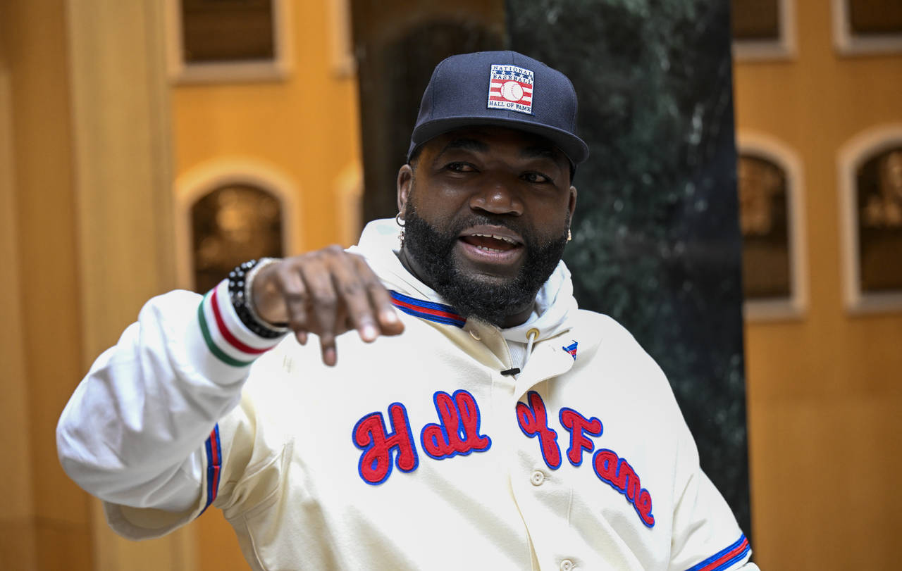 "Papi! Papi!" David Ortiz tours Baseball Hall of Fame