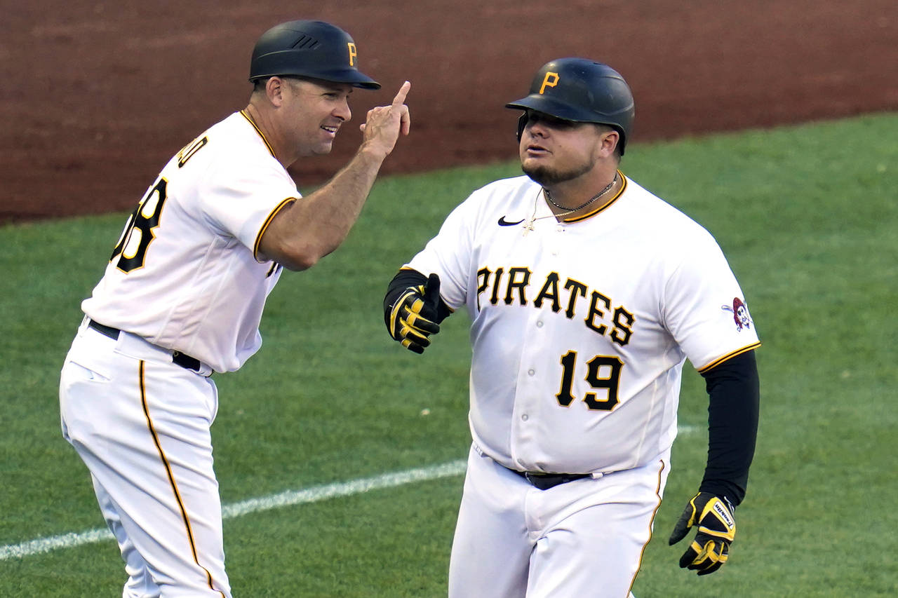 Crawford, Giants pounce on shaky Pirates bullpen in 7-5 win - Seattle ...