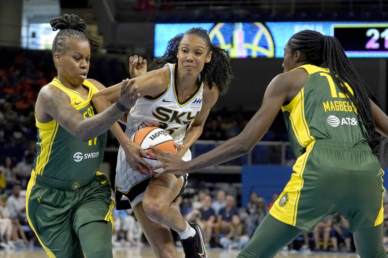 Seattle Storm fall 78-74 to Chicago Sky, who clinch playoffs
