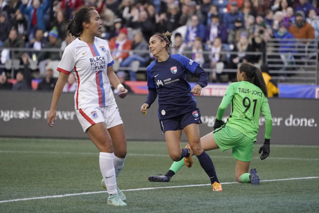 Expansion Wave top the table with stout defense, Alex Morgan