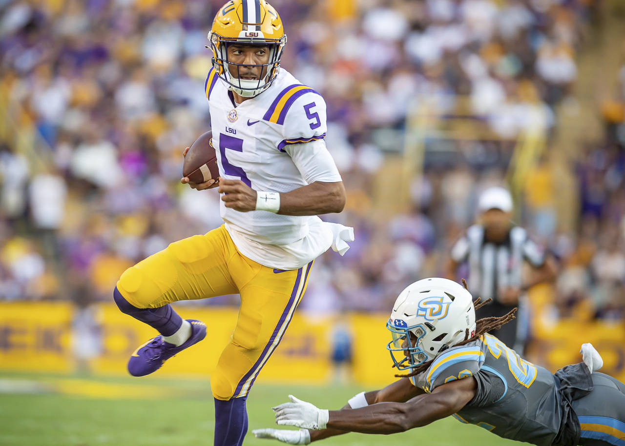 Daniels starts quick, LSU rolls past Southern, 65-17