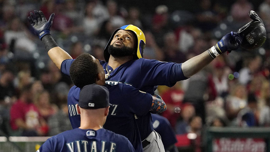 Why Carlos Santana, Mariners' veteran presence has been so important