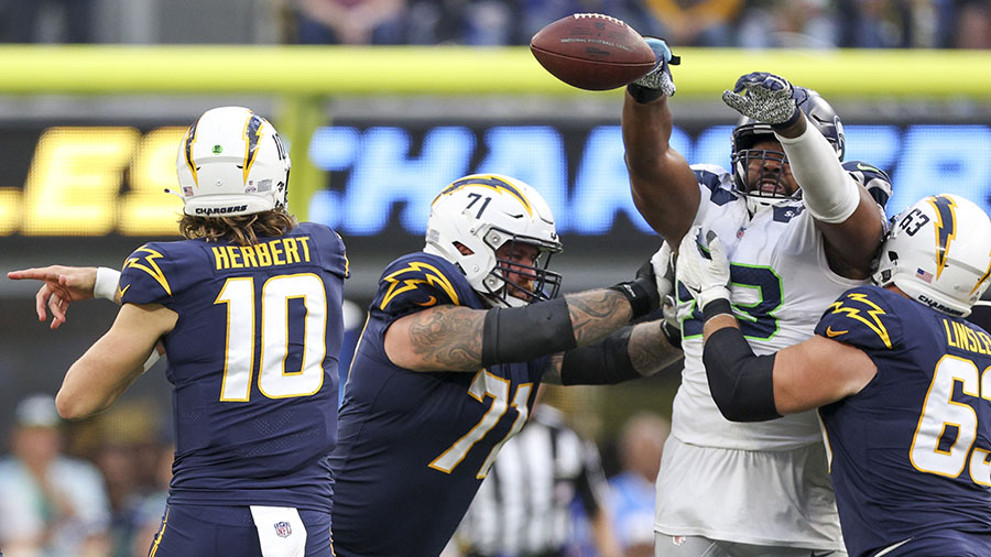 Bumpus: What stood out from Seahawks' defense in win over Chargers