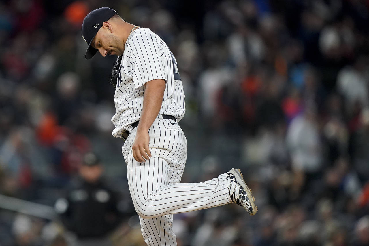 Cortes hurt, leaves after tying 3-run HR in ALCS Game 4