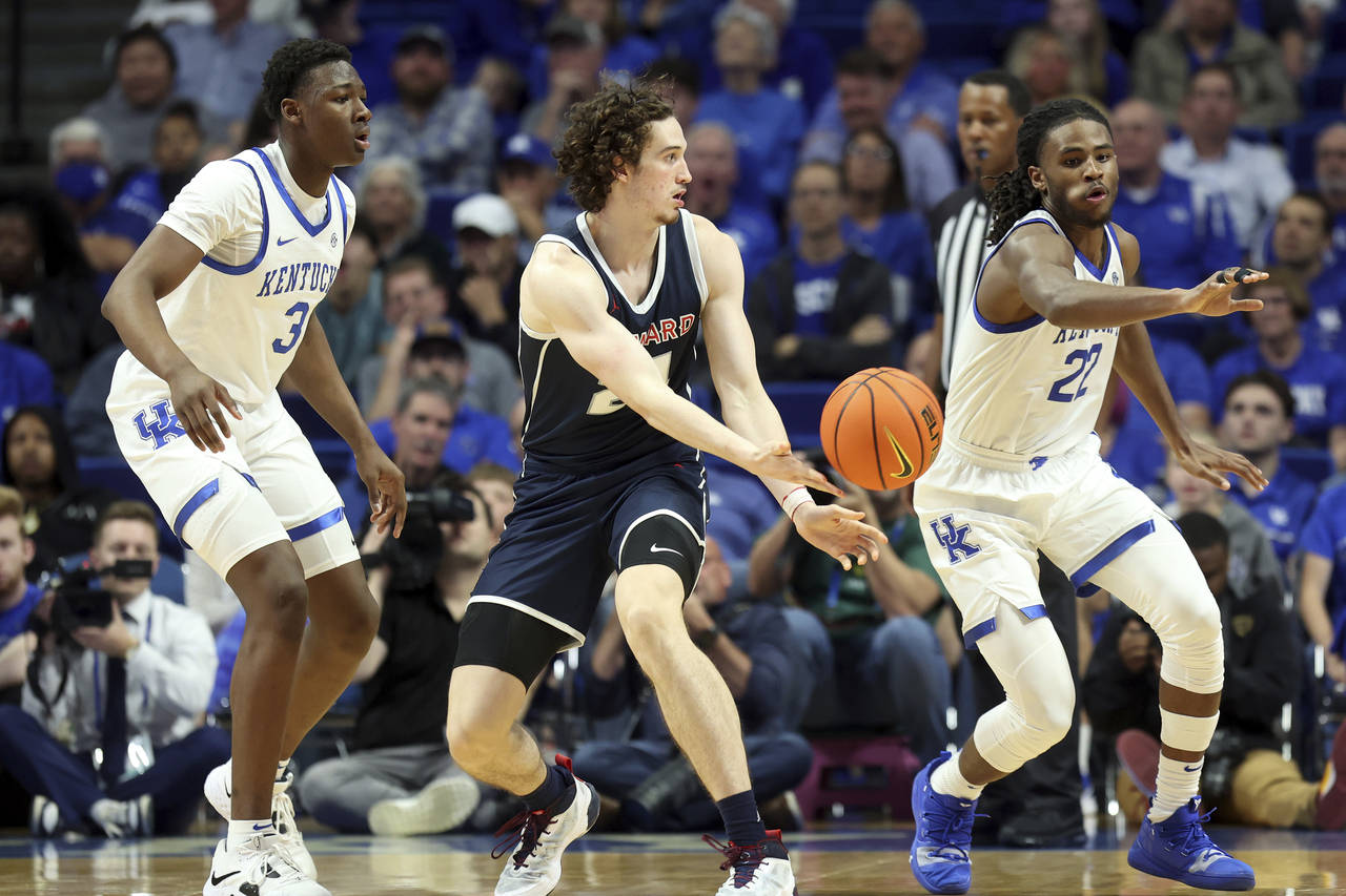 Reeves, Fredrick lead No. 4 Kentucky past Howard 95-63