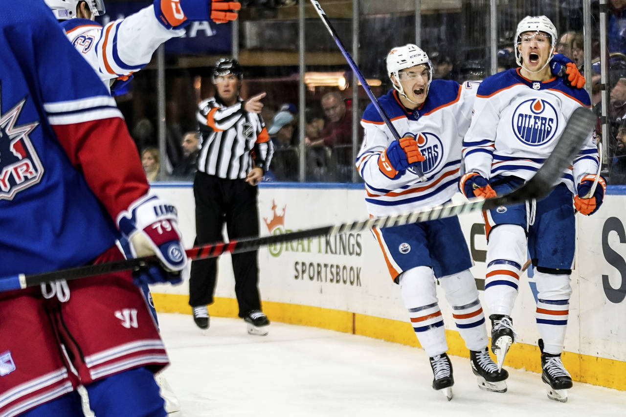Oilers score 4 times in third period to defeat Rangers