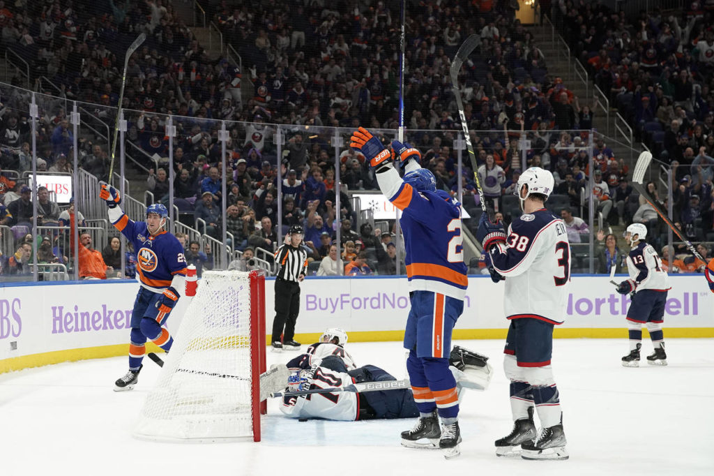 Parise scores in OT as Islanders beat Blue Jackets 4-3 - Seattle Sports