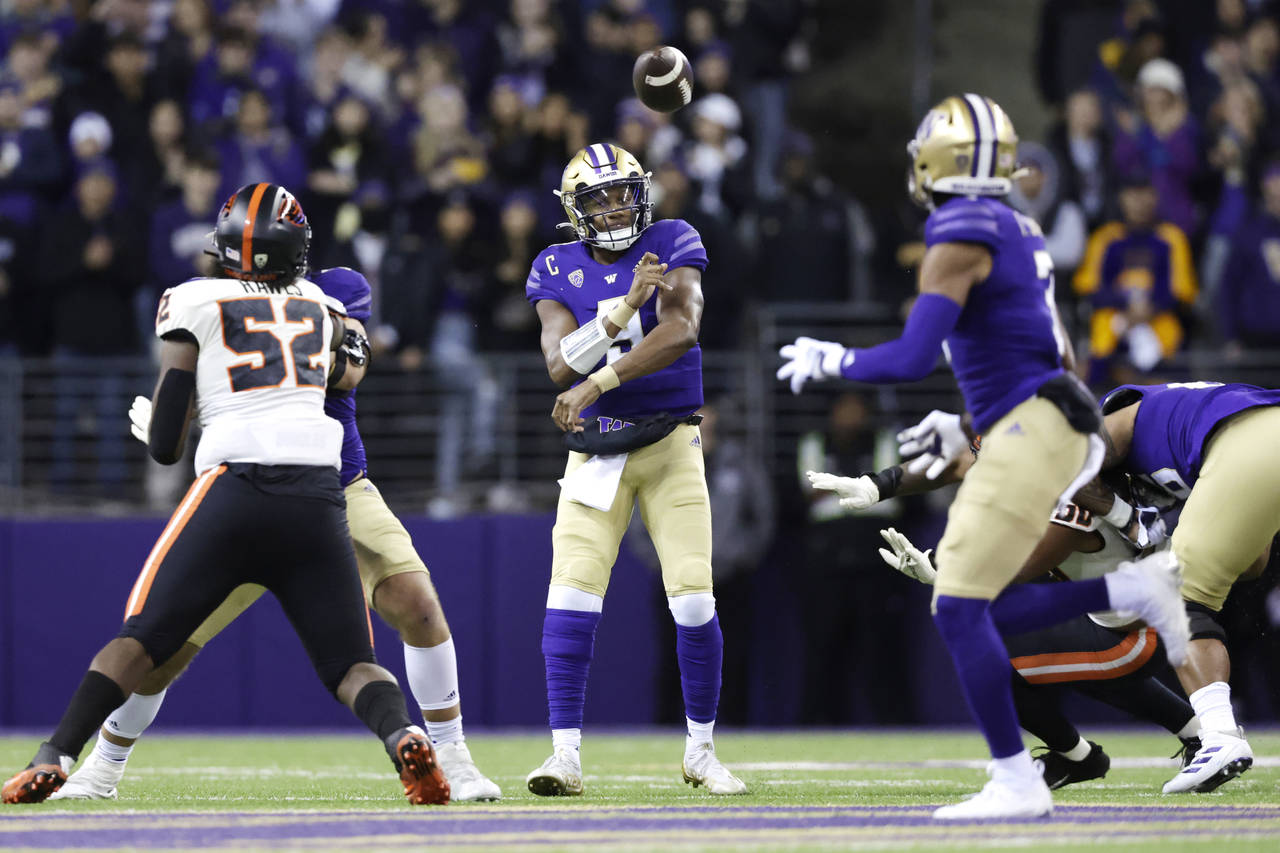 UW Huskies back in AP Top 25 following win over Oregon State