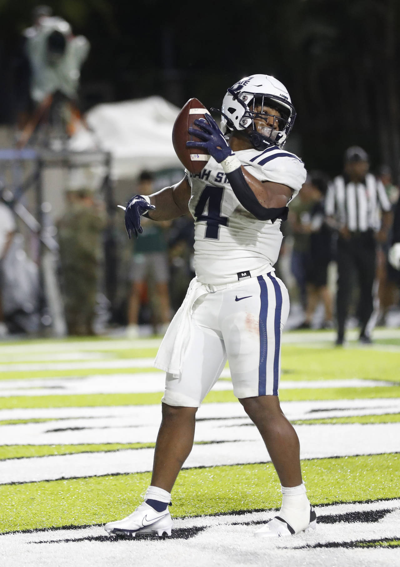 Legas, Tyler Jr. lead Utah State to 41-34 win over Hawaii