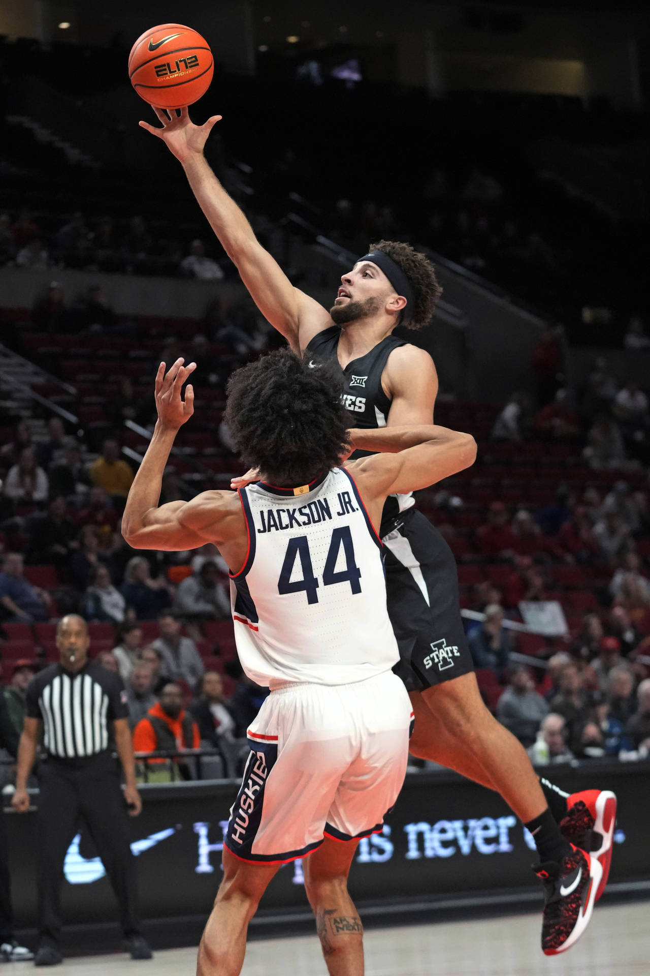 Clingan lifts UConn past Iowa State for Phil Knight title