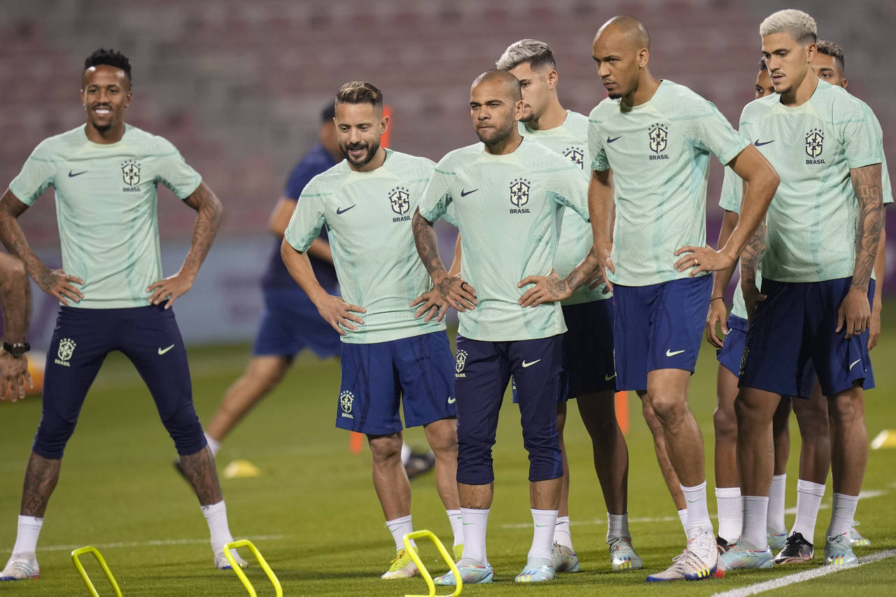Alves completes his mission, starts at World Cup for Brazil