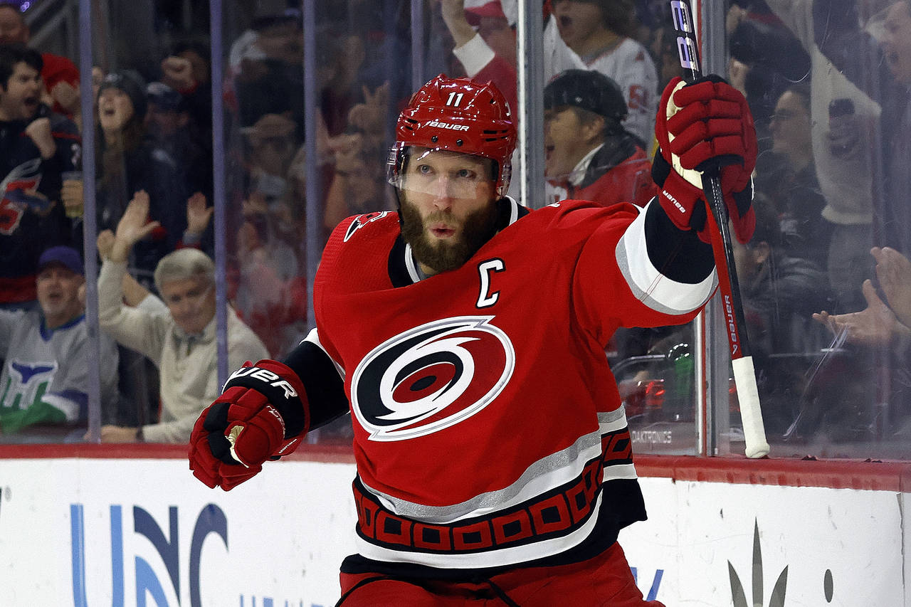 Canes beat Devils, move into 1st in Metropolitan Division