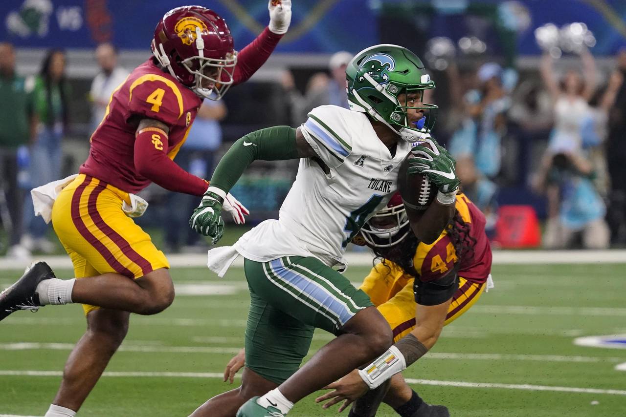 Tulane scores 16 late points, beats USC 46-45 in Cotton Bowl