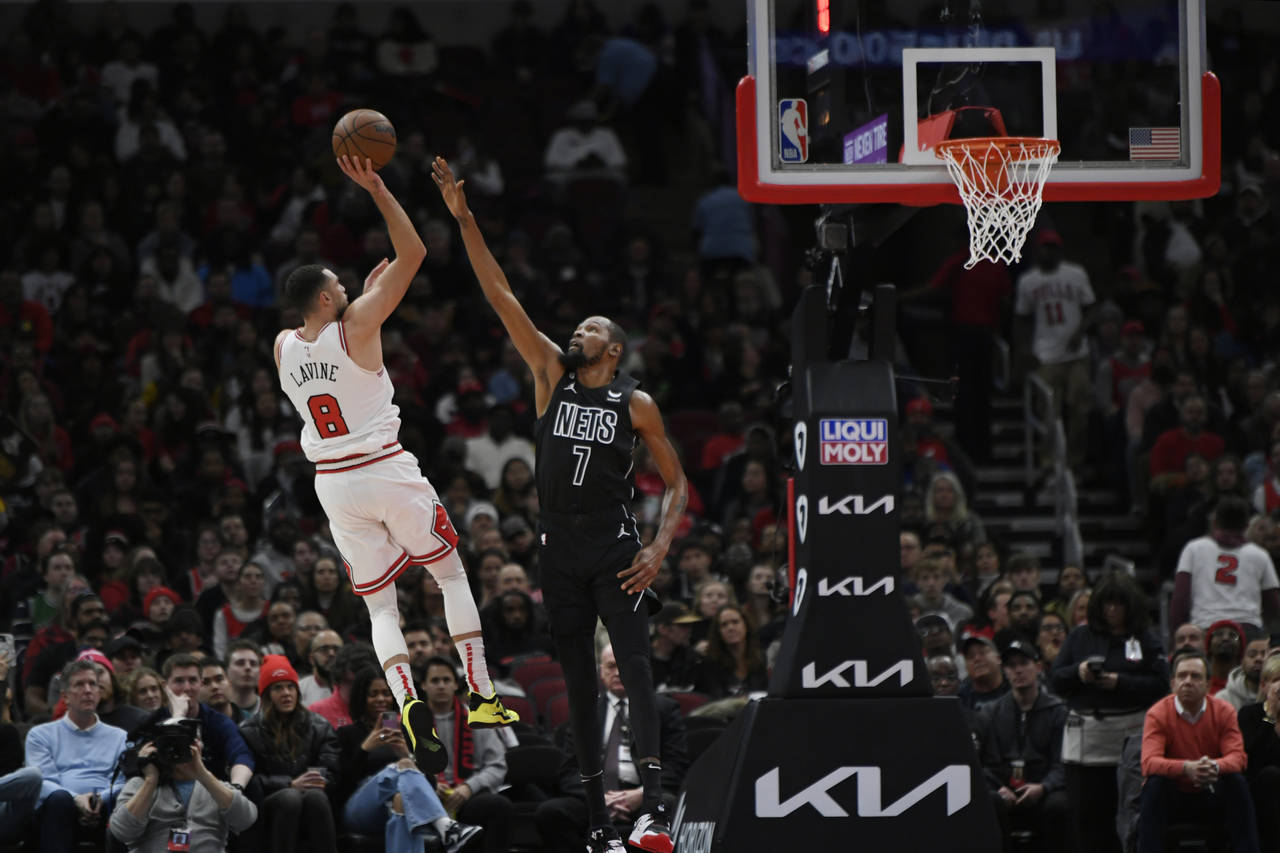 Durant scores 44, but Bulls snap Nets' 12-game win streak