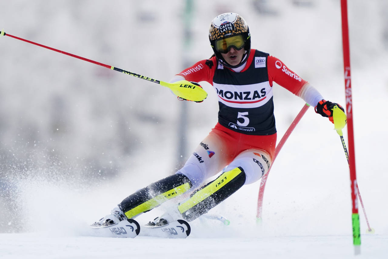 Shiffrin wins slalom, moves within 1 win of World Cup record