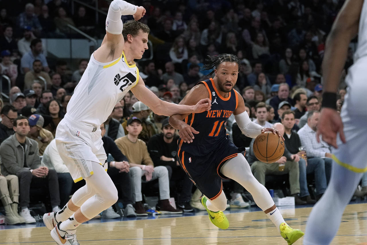 Brunson scores 38 as Knicks outlast Jazz in Hart's NY debut