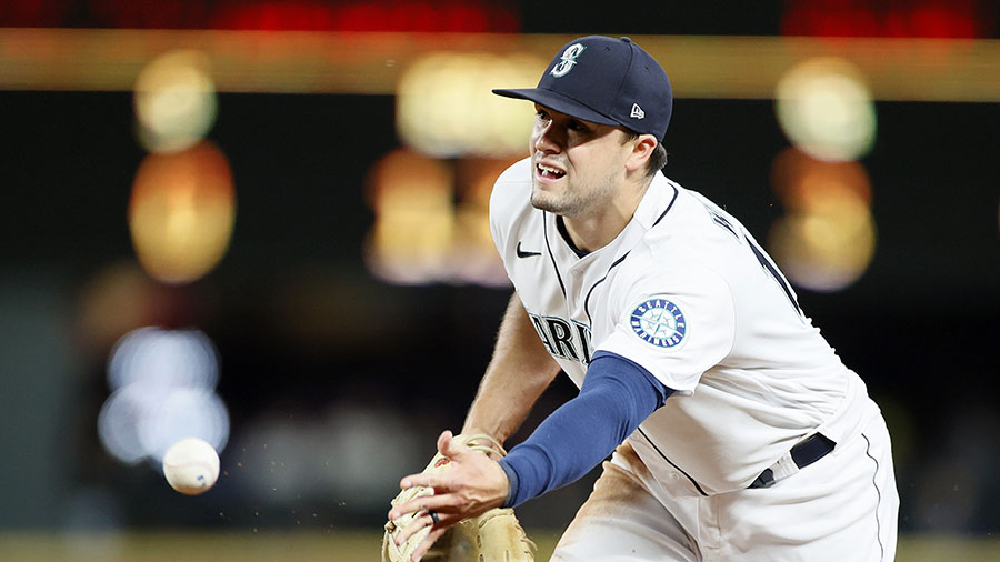 Dipoto: What Mariners' expectations for Evan White are in 2023