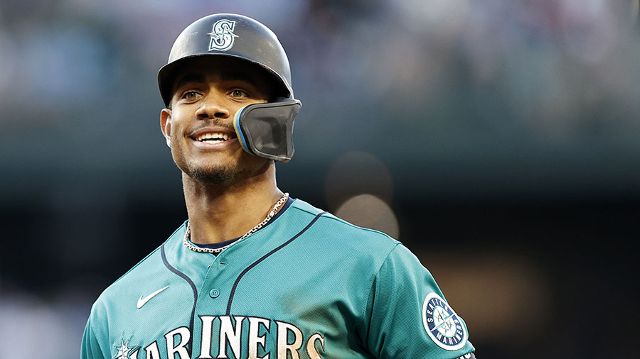 Mariners' Julio Rodríguez star of Topps cards boxes, commercial