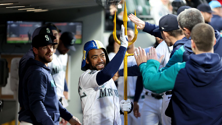 Mariners snap 3-game losing streak, top Cardinals 5-2