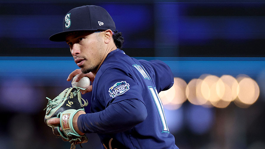 Seattle Mariners DFA Kolten Wong, make 5 other roster moves