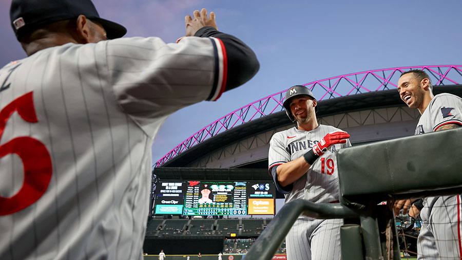 Seattle Mariners give up go-ahead run on passed ball, Twins win