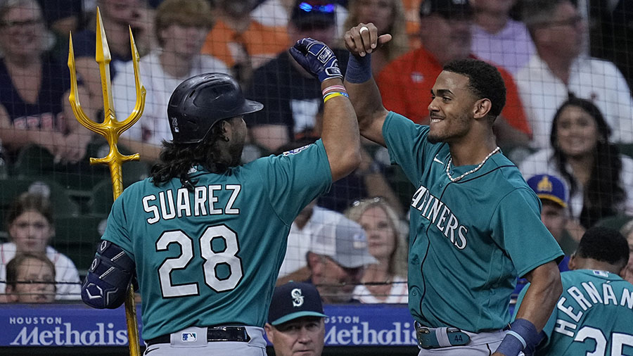 Suárez homers, Seattle Mariners hold off Astros to complete sweep