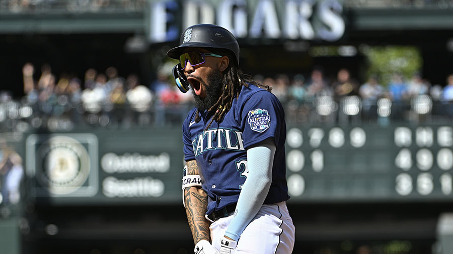 Seattle Mariners rally to beat A's 5-4, close out August with 21 wins