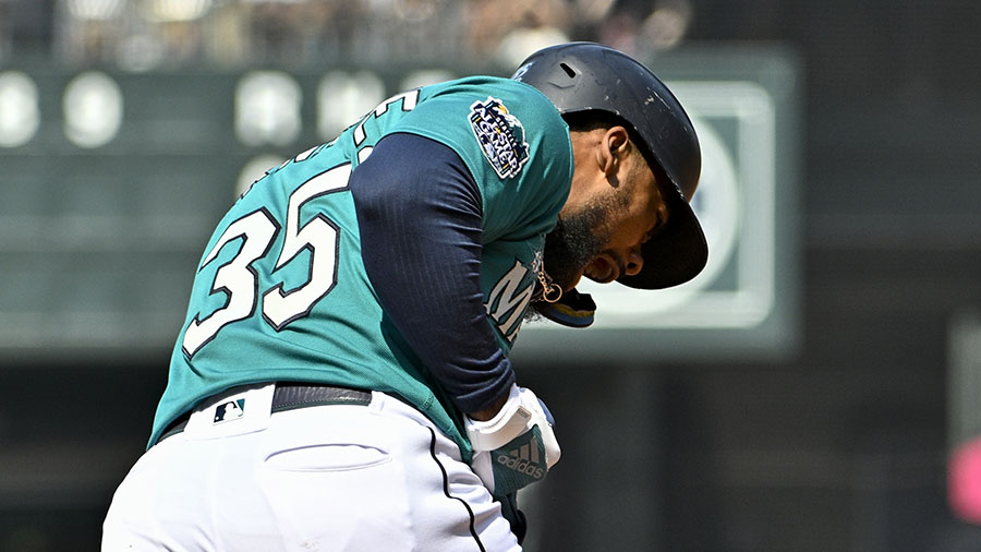 Watch: Mariners stay hot as Teoscar Hernández hits grand salami