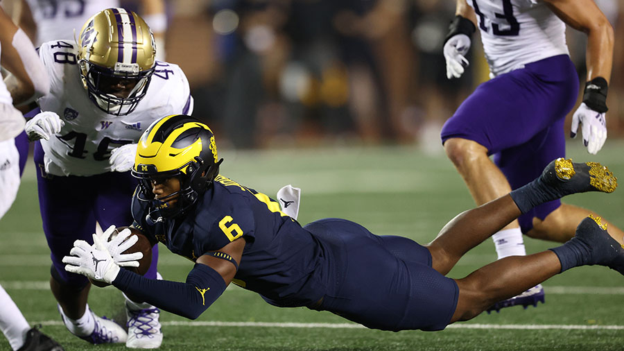 Big Ten talking more expansion if Pac-12 crumbles, AP sources say