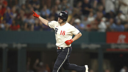 What stands out as Seattle Mariners officially sign Mitch Garver