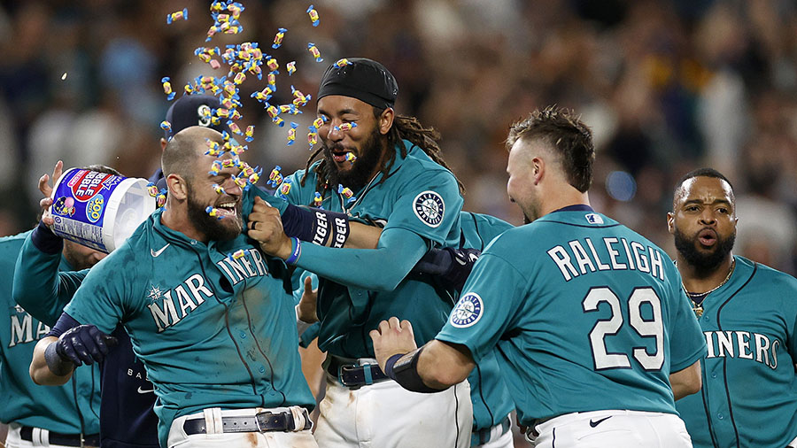 Cal Raleigh has fun story of hearing of Haniger's Mariners return