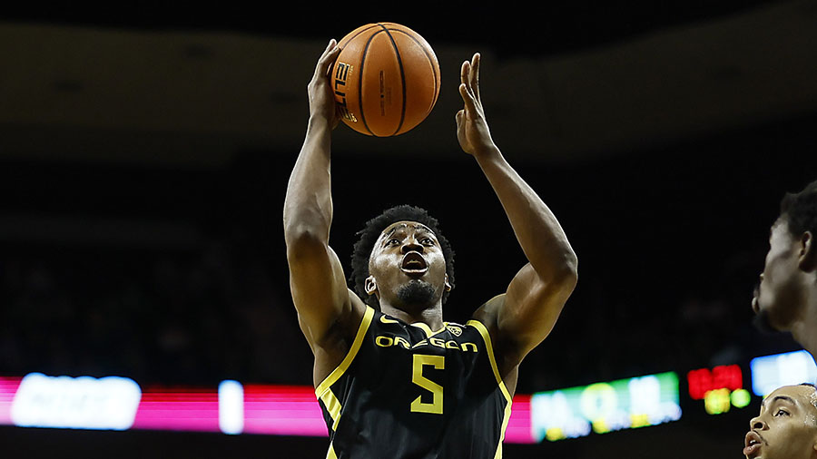 Couisnard’s late layup lifts Oregon over UW Huskies 76-74 - Seattle Sports